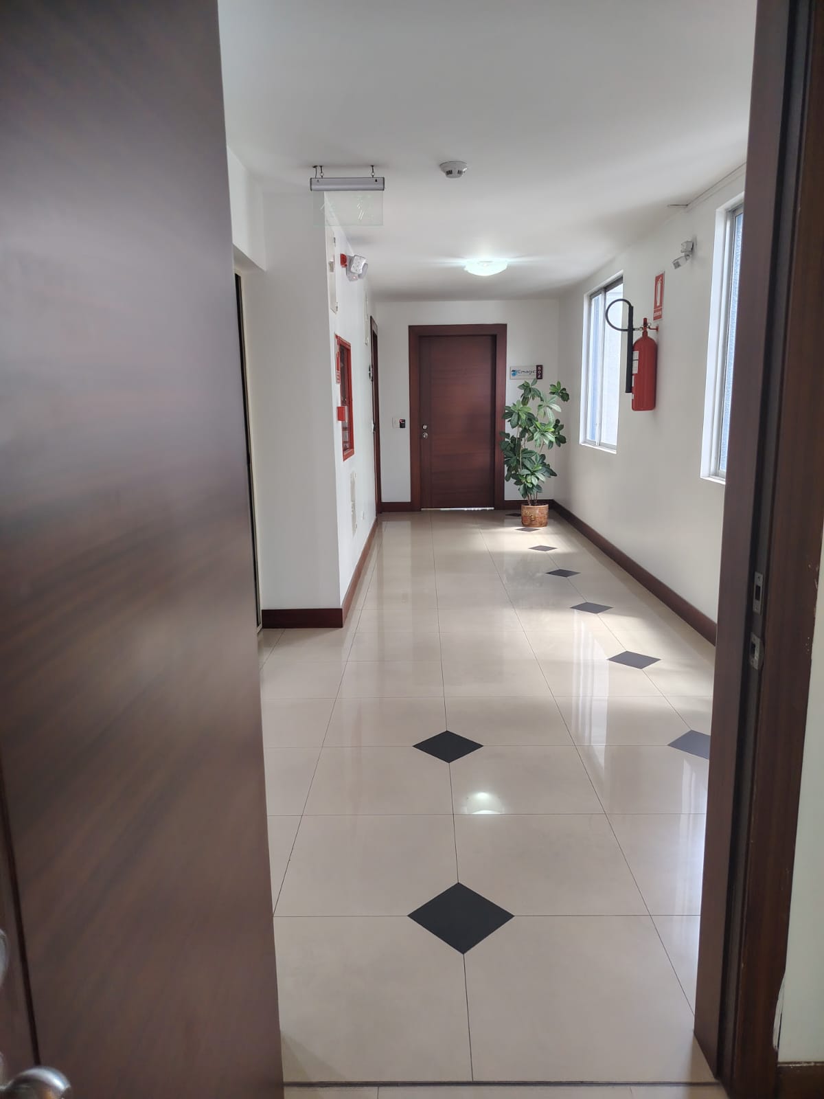 En Venta Oficina Quinto Piso Sector República y Pradera - Full House Inmobiliaria